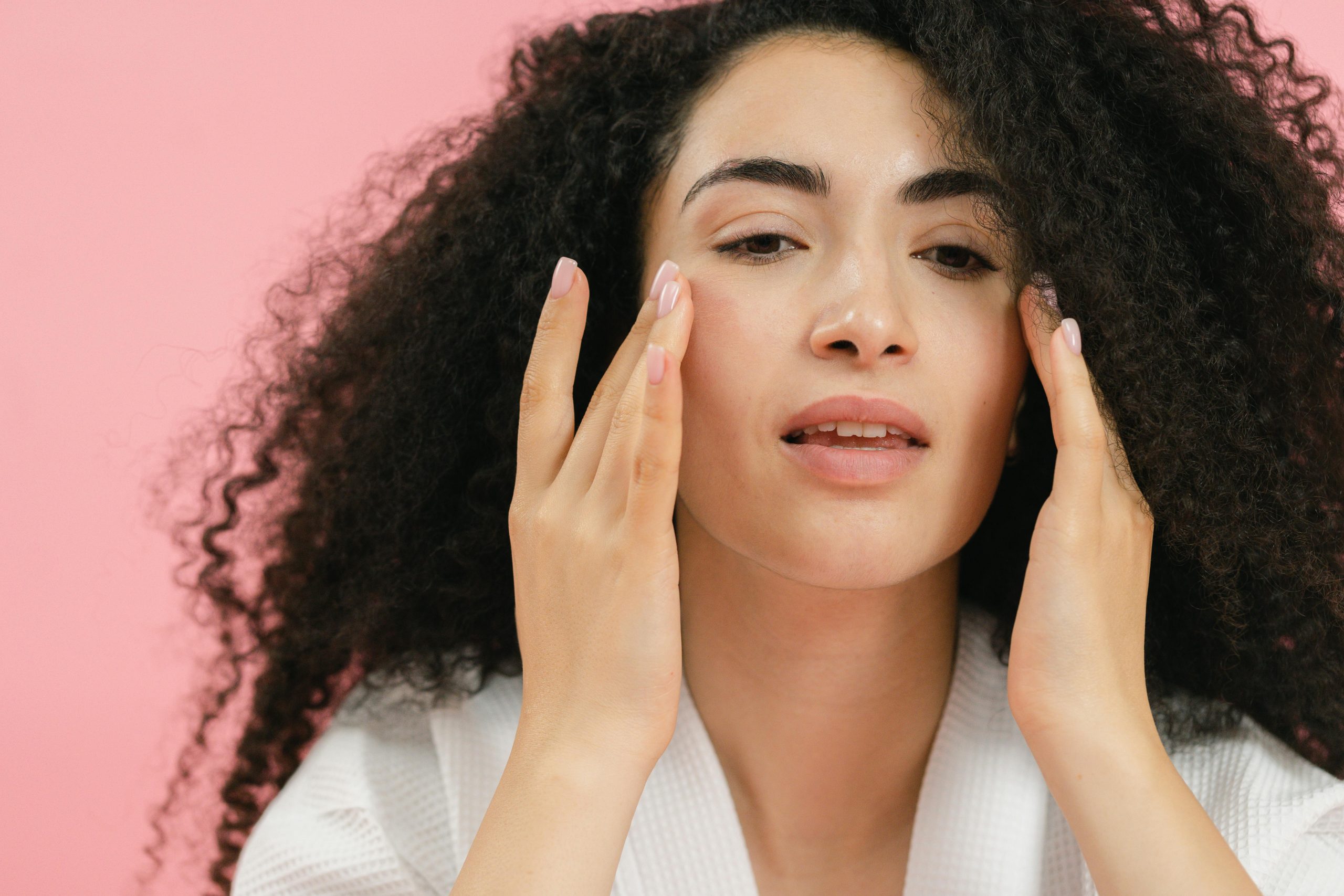 Como cuidar da pele seca: dicas e cuidados diários essenciais - Namu